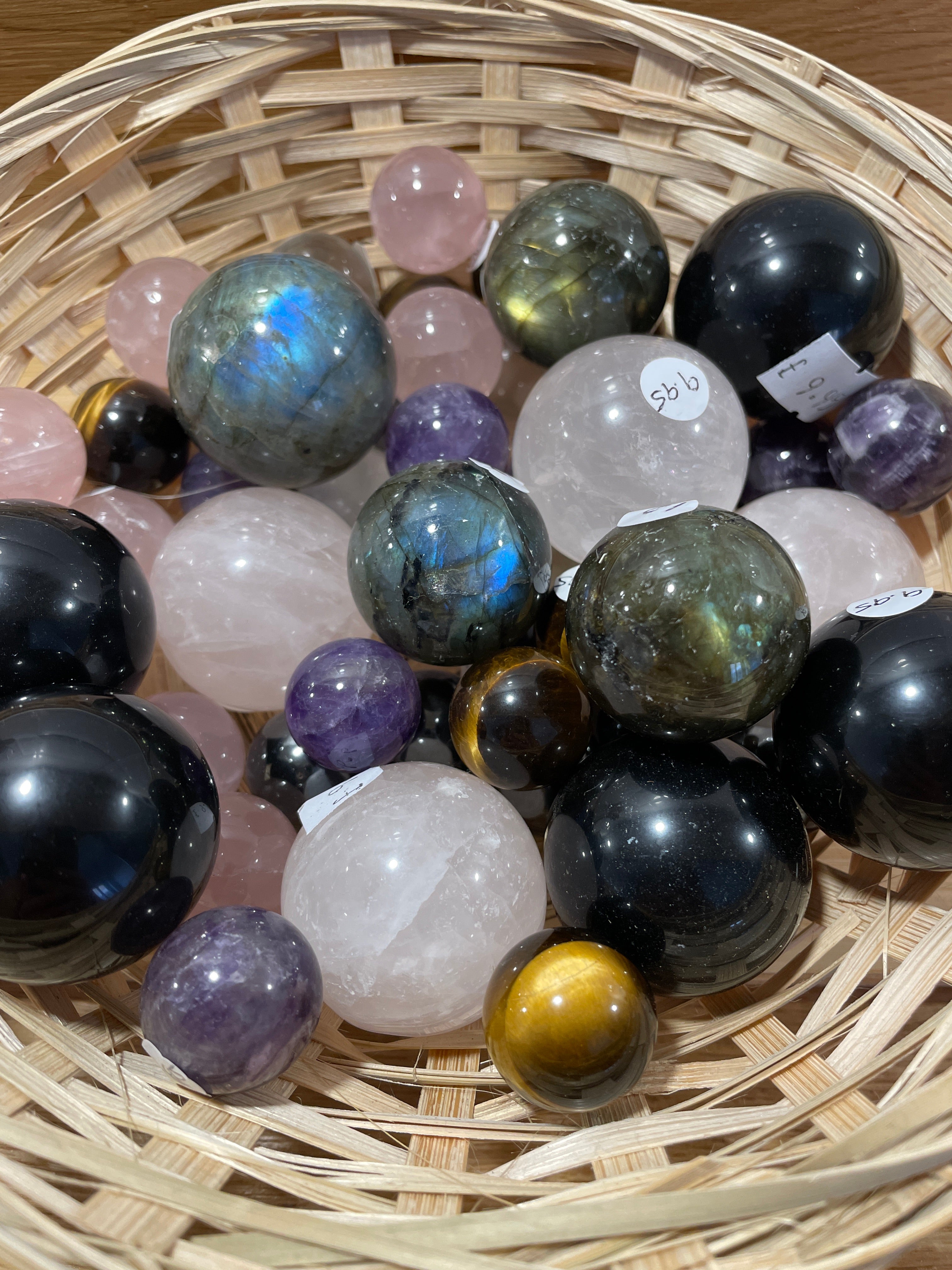 Spheres, hearts and other polished shapes – The Kent Crystal Cave